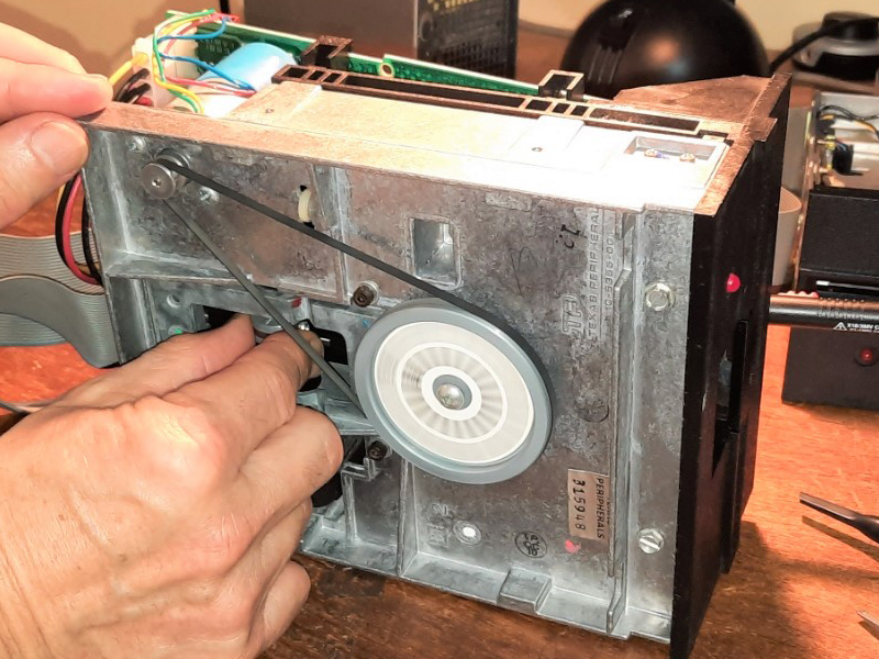 Aligning a full-height floppy disk drive when the alignment screw ...